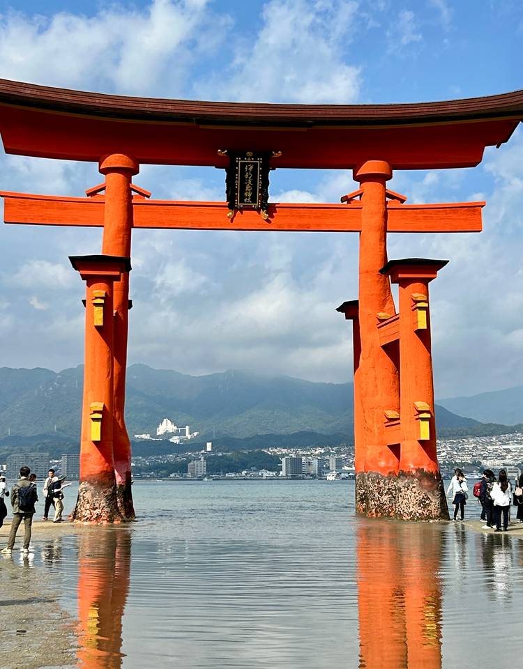 10 Best Fully Guided Tours in Japan 2026/2027 - TourRadar