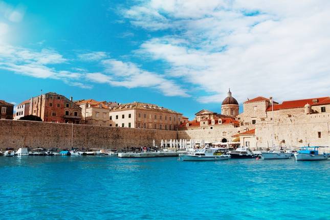 10 Best Coach / Bus Tours in Europe 2024/2025 - TourRadar