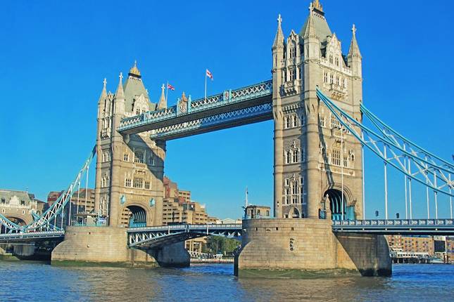 Top 10 England Tours for Seniors and Over 50s - TourRadar