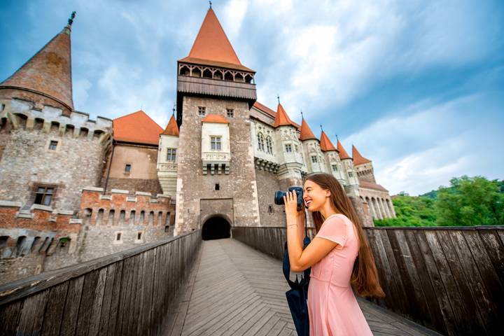 10 Best Tours & Trips visiting Castles in 2025/2026 - TourRadar