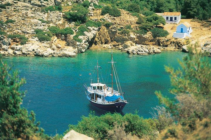 10 Best Sailing Tours in Greece - Biggest Holiday Deals - TourRadar